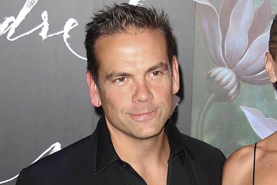 Fox CEO offers staff shares | | HR Grapevine | News