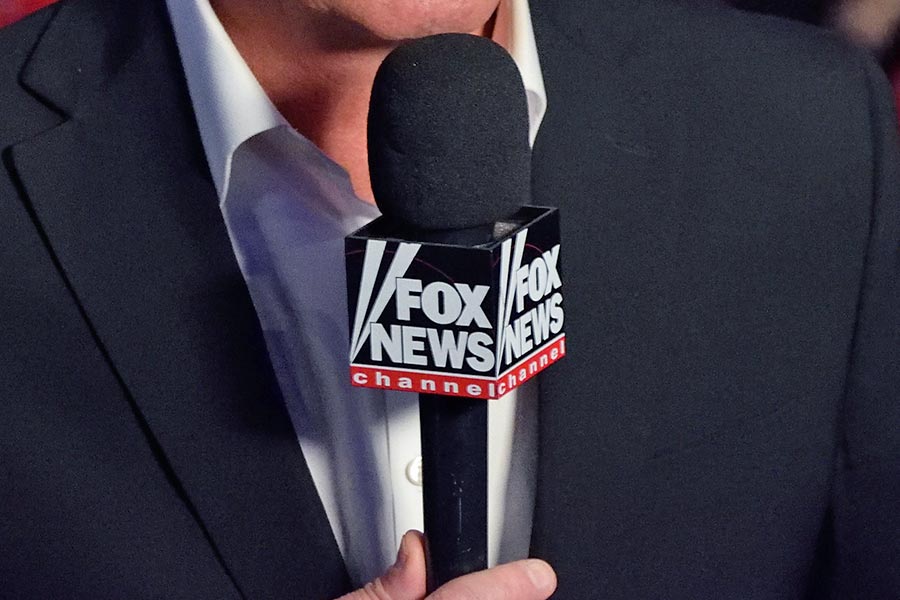 Fox News worker allegedly fired 3 days after reporting pregnancy ...