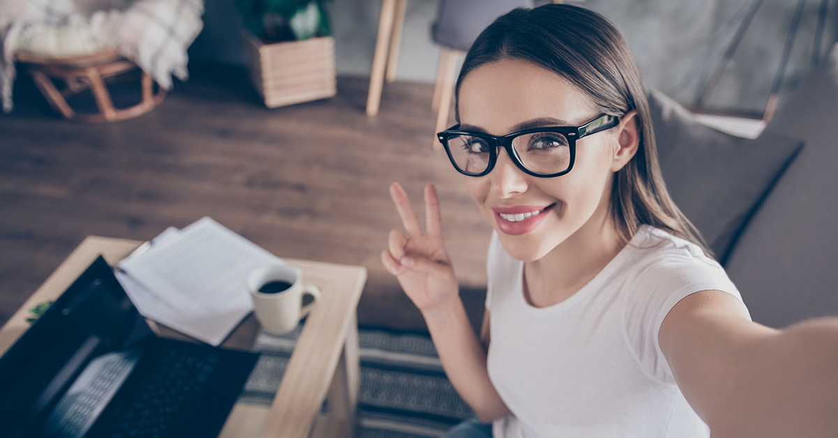 Worker claims she's 'too pretty' for her job in viral post | Employee ...