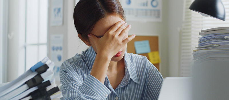 Employee branded 'unprofessional' for fainting at work | Culture ...